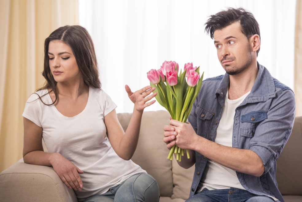 دراسة حديثة تكشف الرجال أكثر رومانسية من النساء الرجل
