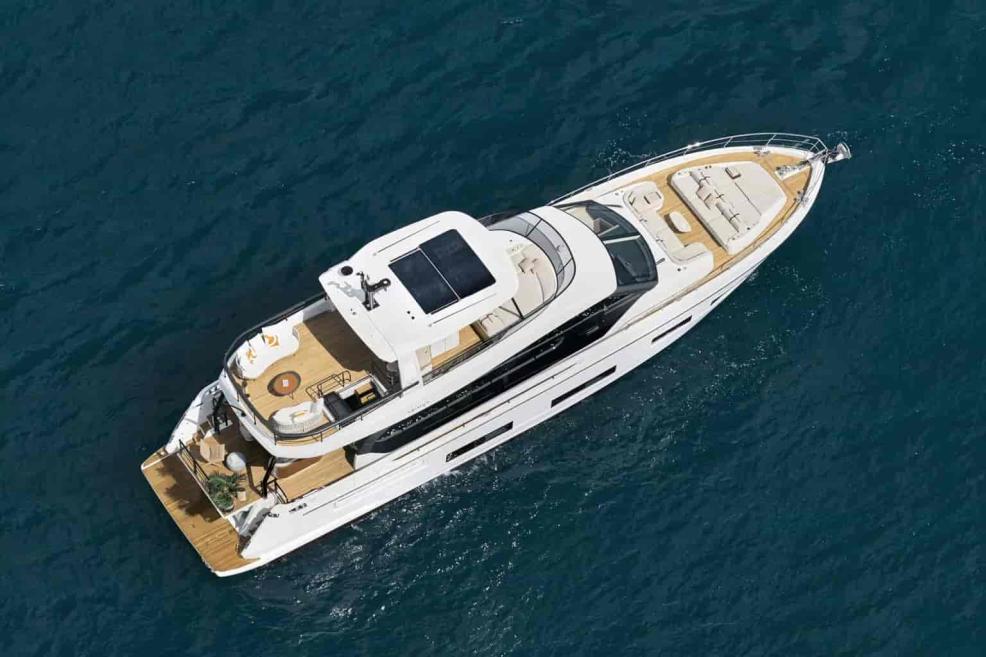 Azimut Fly 82... هندسة بحرية بروح إيطالية | الرجل