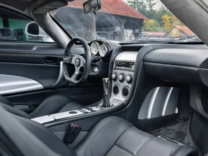 Saleen S7 الأمريكية تتألق في مزاد باريس 2026 | الرجل