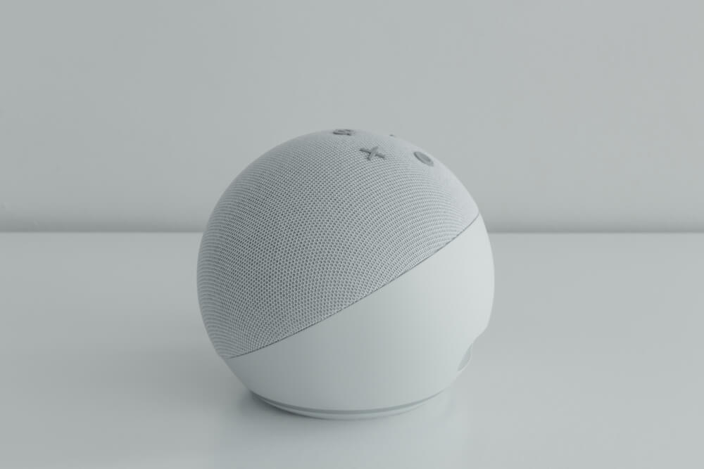 مراجعة مكبر الصوت أمازون إيكو دوت Echo Dot الجيل الرابع الرجل