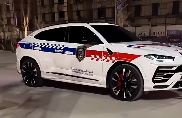الشرطة القطرية تعزز أسطولها الضخم من السيارات بـ Lamborghini Urus | الرجل